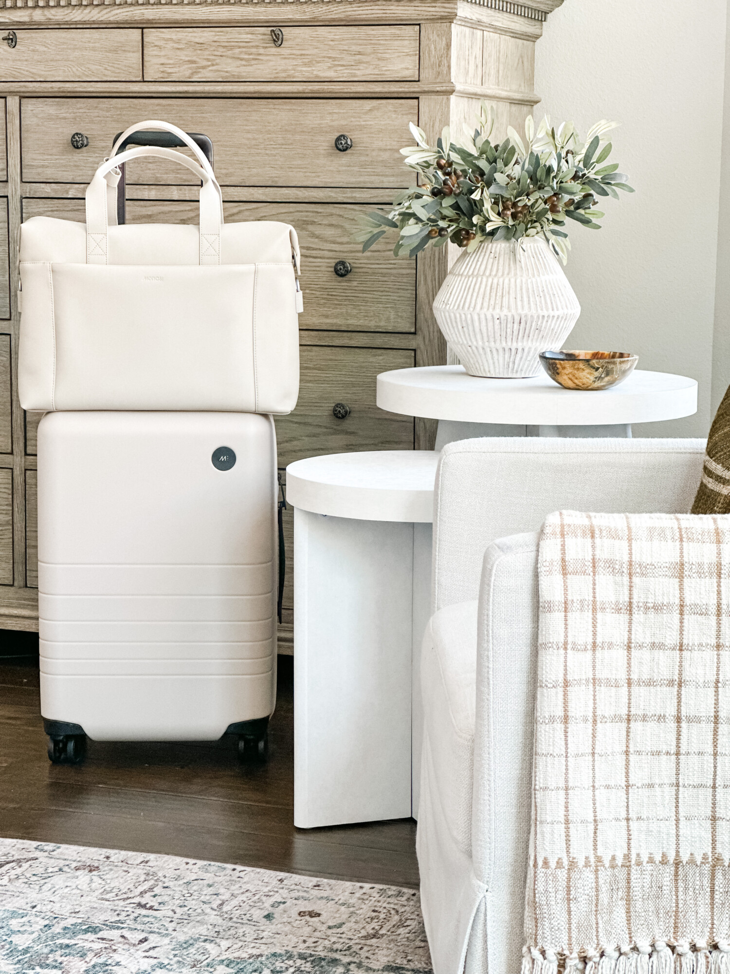 Travel Essentials - Beige White Gray